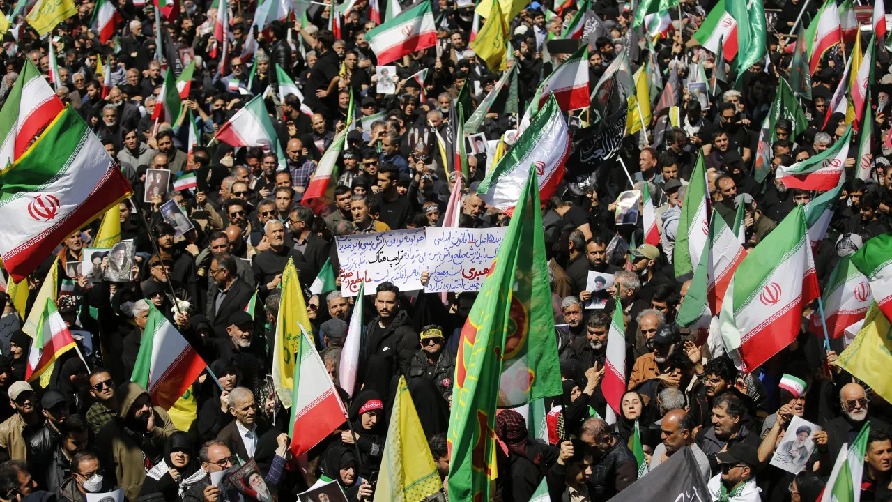 Multidões no Irã marcam 40º dia da morte do líder Supremo Khamenei – GS ...